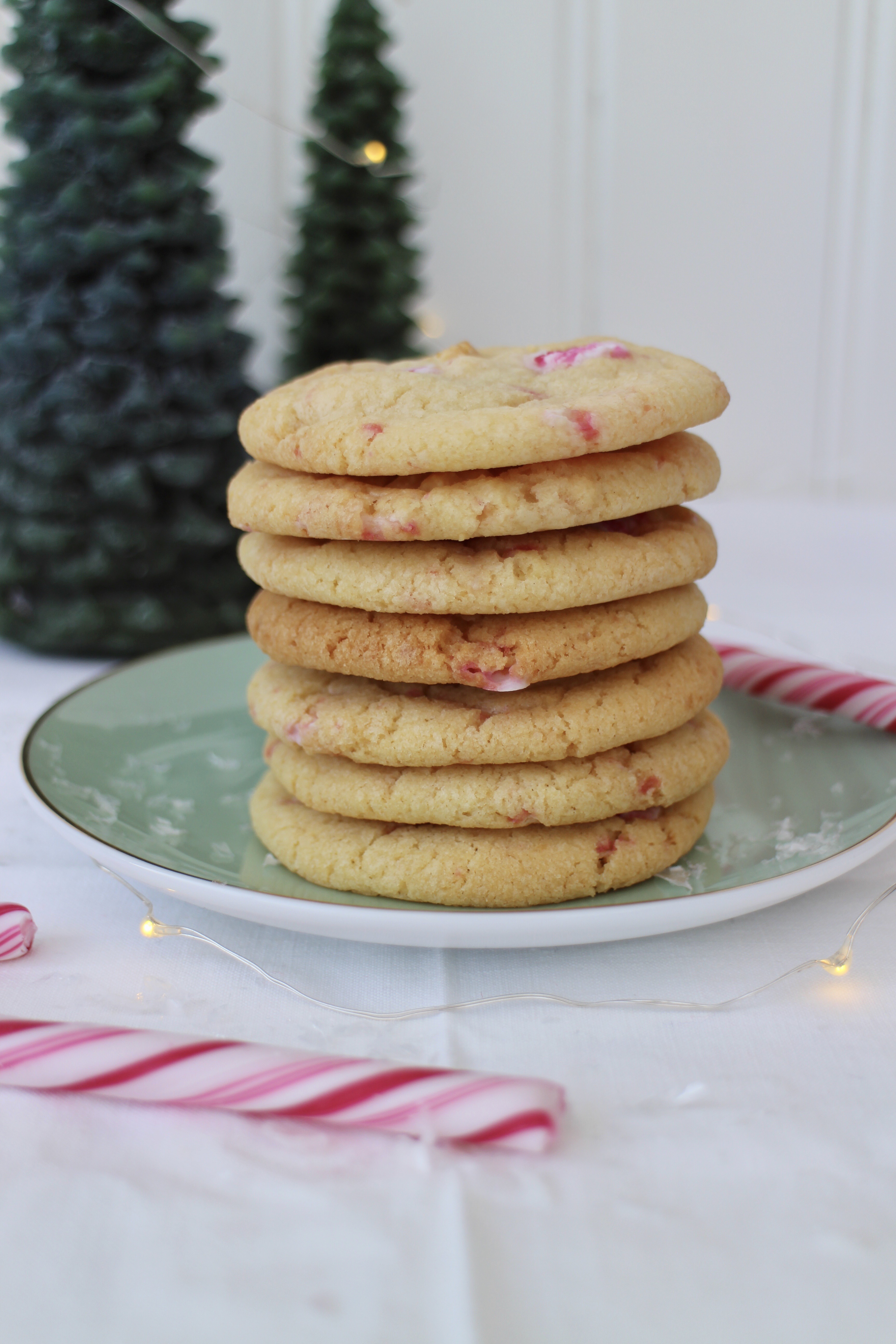 Cookies med vit choklad och polkagris – Tre Systrar Cookies med vit choklad och polkagris – Tre Systrar